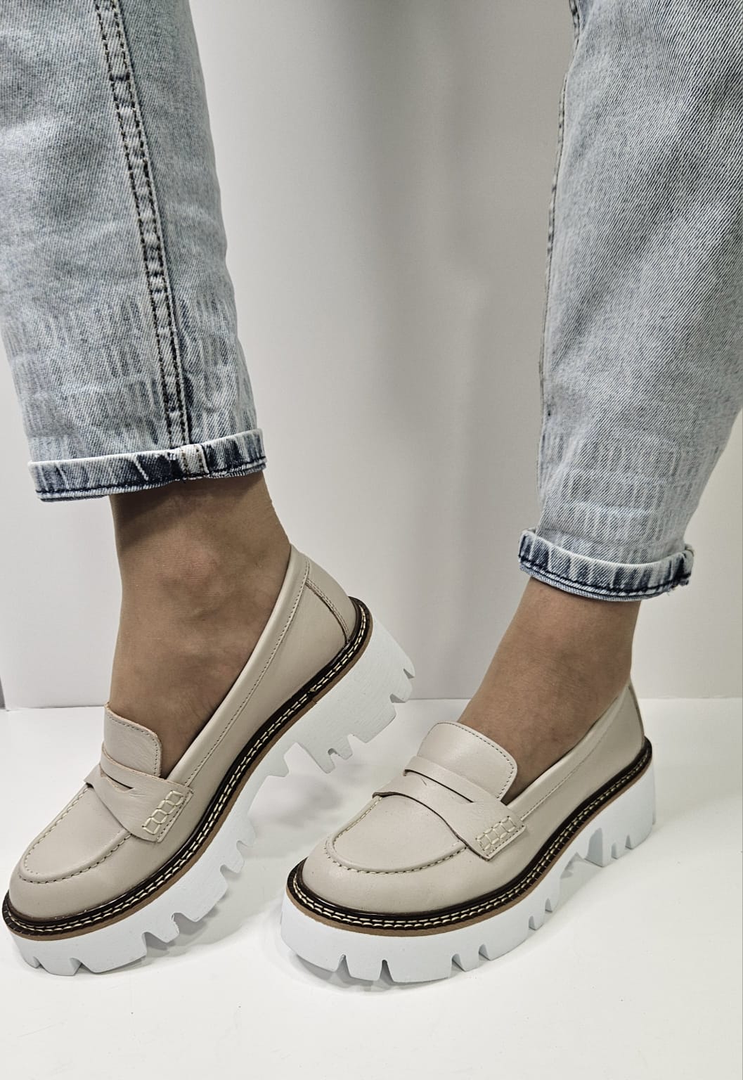 נעלי לופר IVORY - Anastasia חנות בוטיק אונליין לבגדי נשים