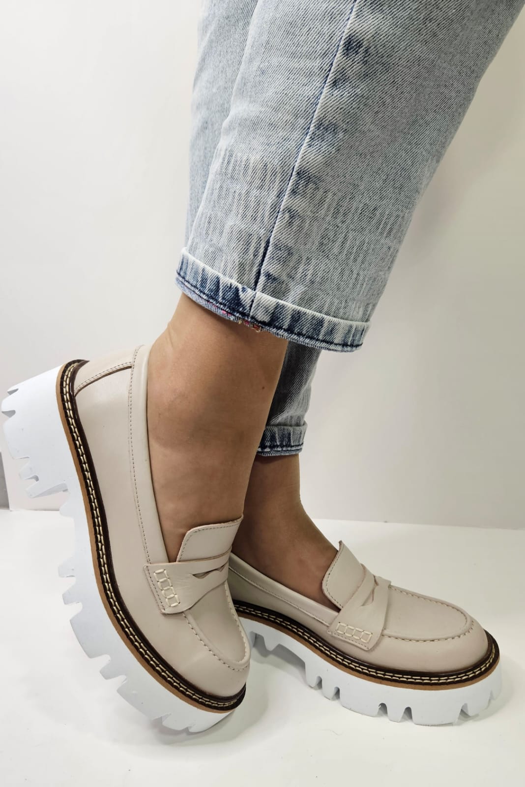 נעלי לופר IVORY - Anastasia חנות בוטיק אונליין לבגדי נשים